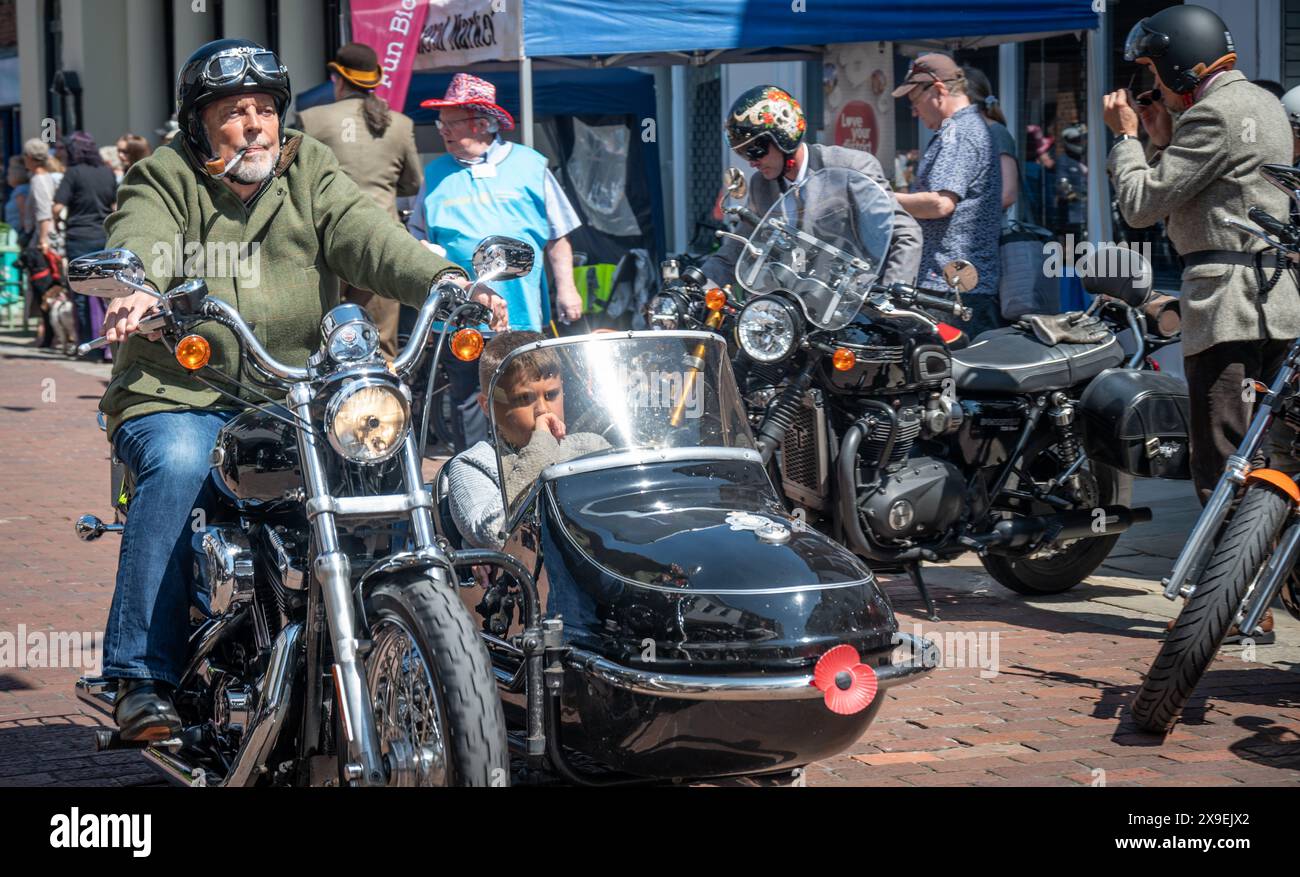 Classic and vintage style motorcycles, dressing dapper and riding to ...