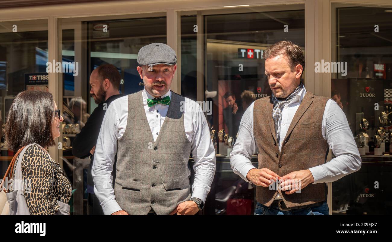 Classic and vintage style motorcycles, dressing dapper and riding to ...