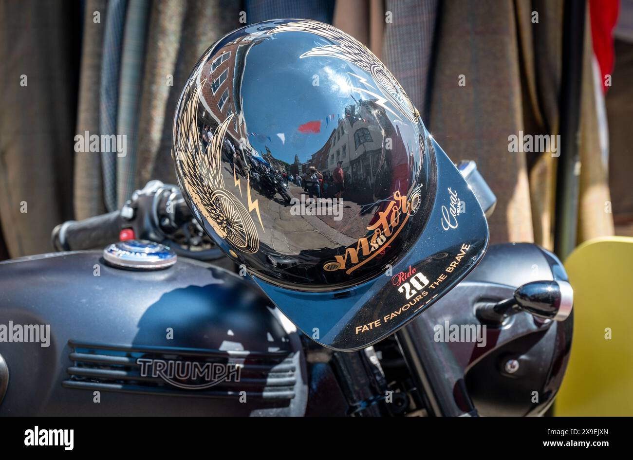 Classic and vintage style motorcycles, dressing dapper and riding to ...