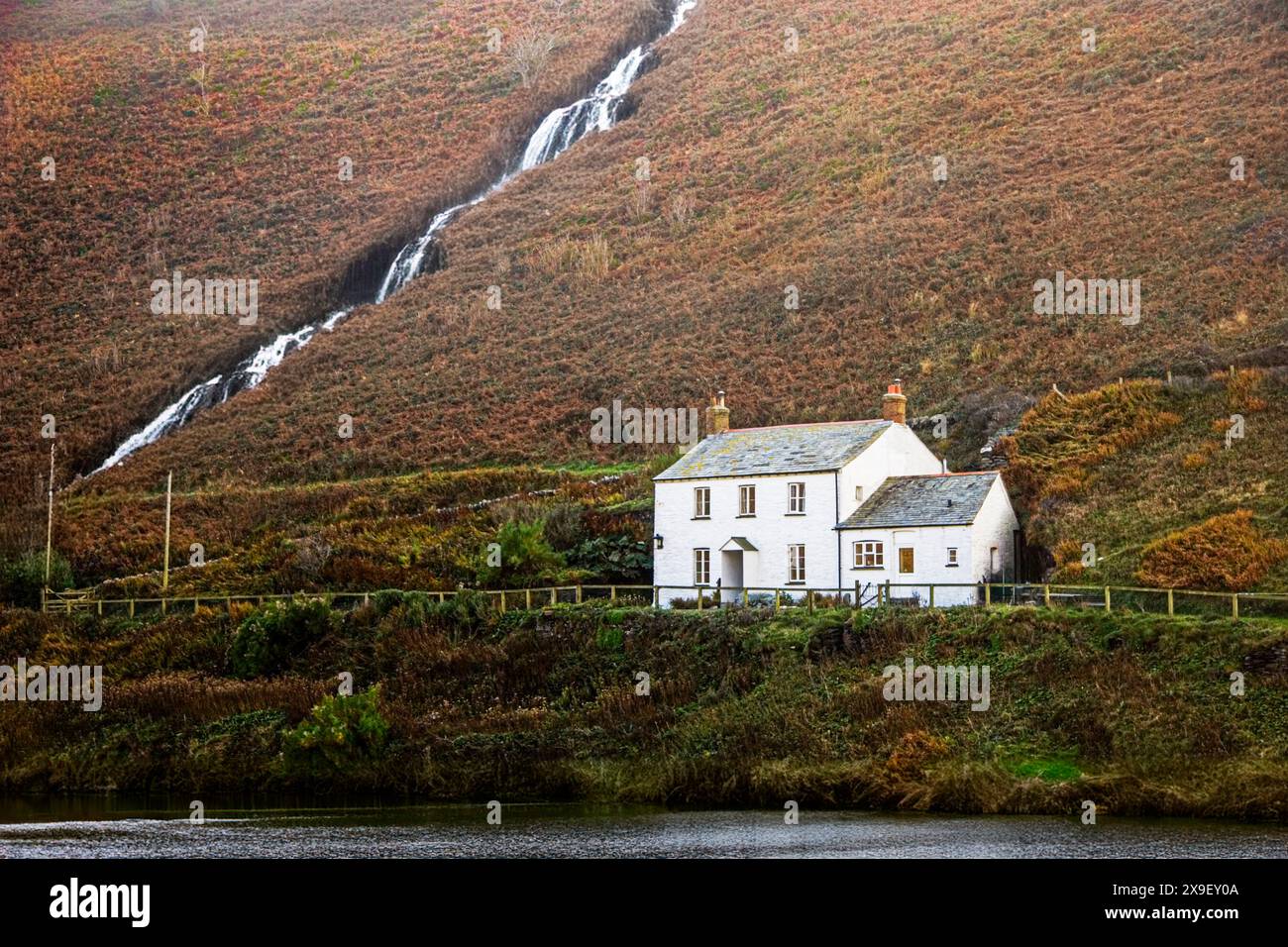 Cottage in a Cornish valley, with a light mist descending Stock Photo ...