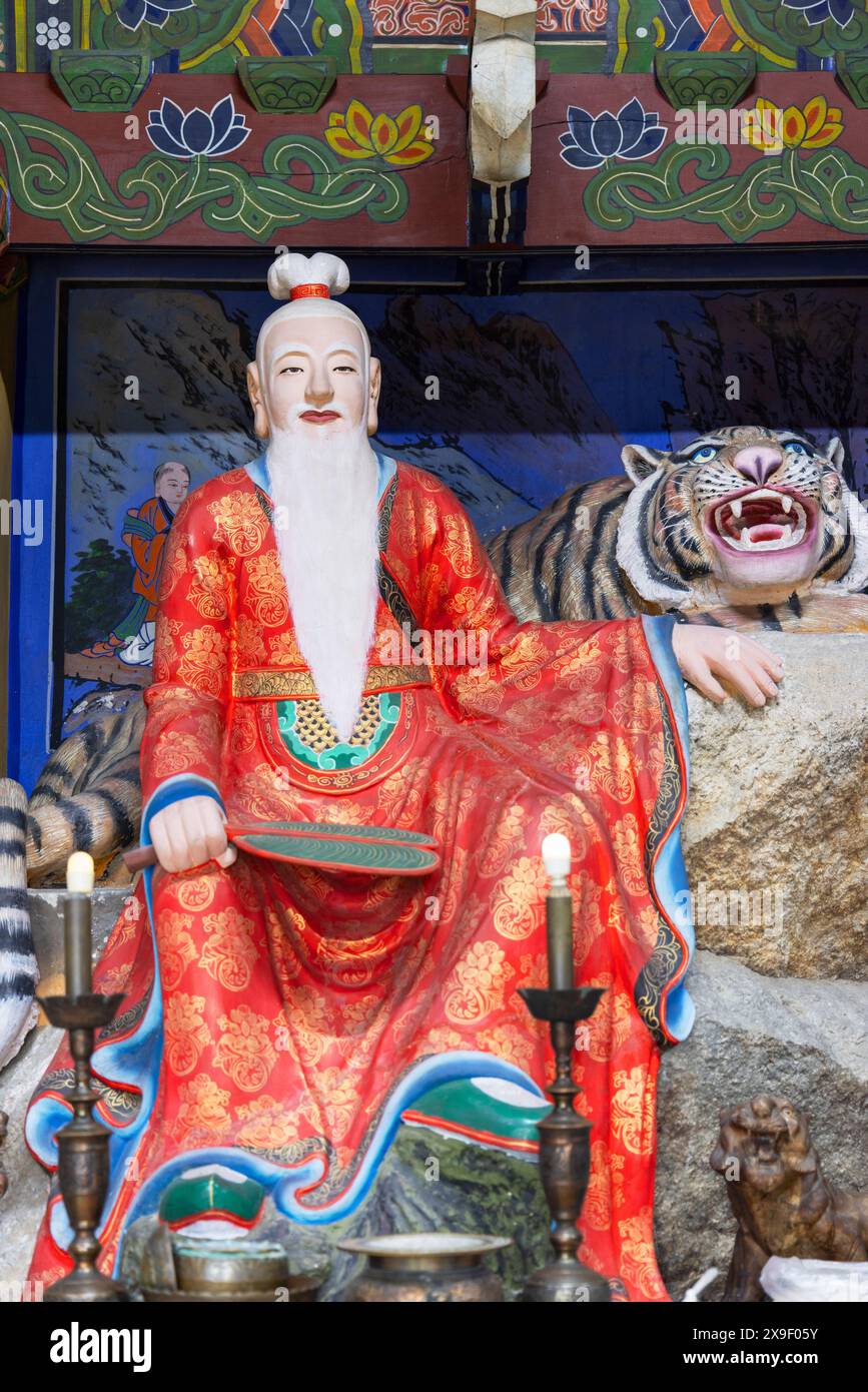Statue at Okryeonseonwon Temple, Busan, South Korea Stock Photo - Alamy