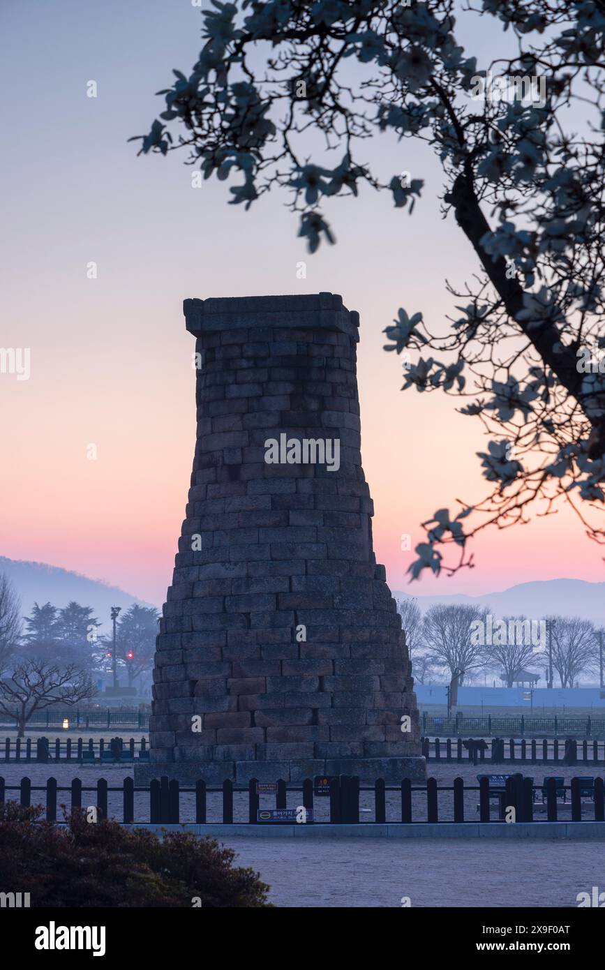 Cheomseongdae Observatory (UNESCO World Heritage Site) at dawn ...