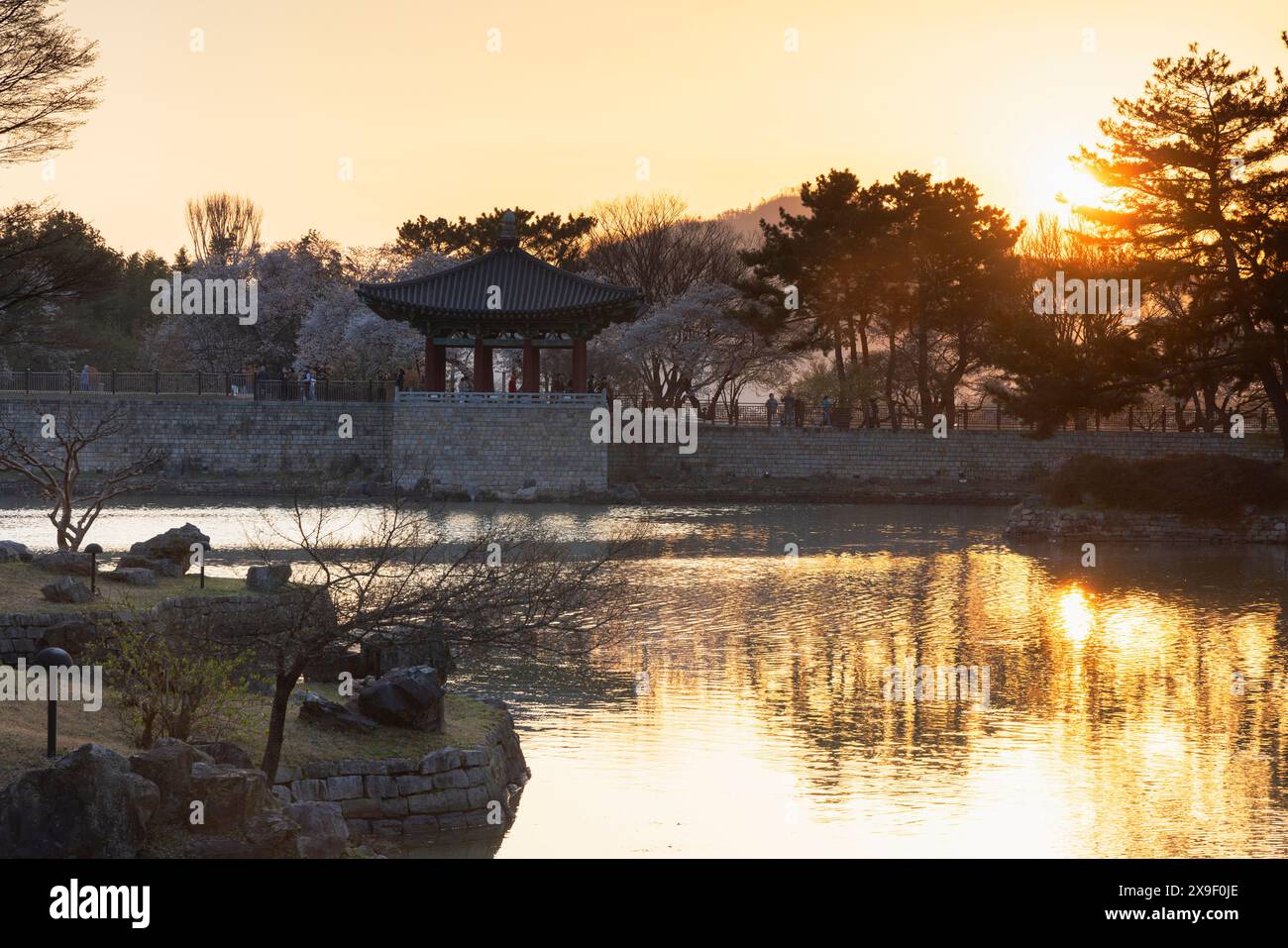 Anapji Pond (UNESCO World Heritage Site) at sunset, Gyeongju, South ...