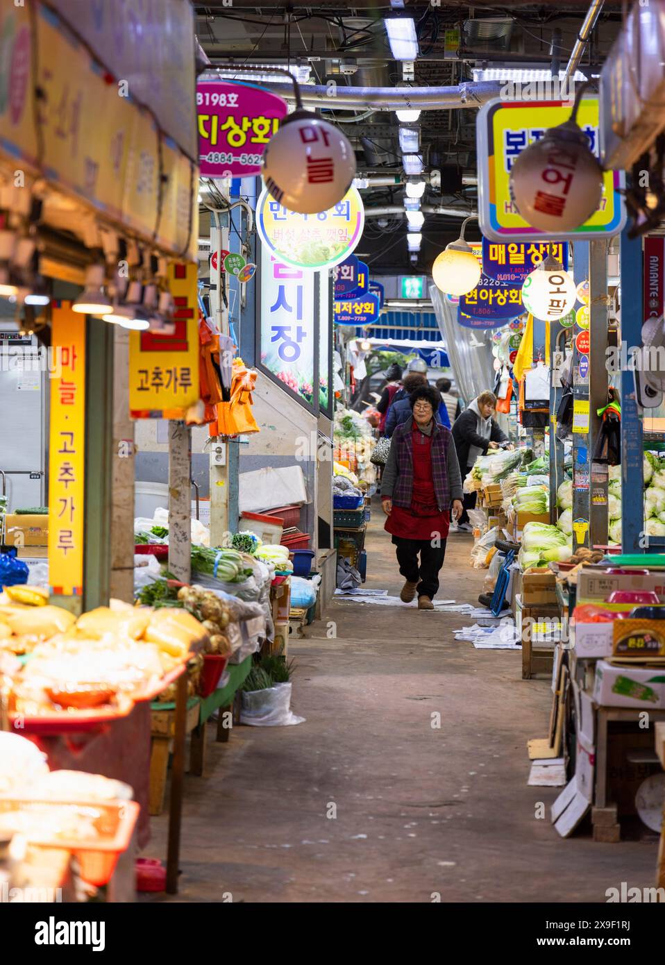 Bujeon market, Seomyeon, Busan, South Korea Stock Photo - Alamy