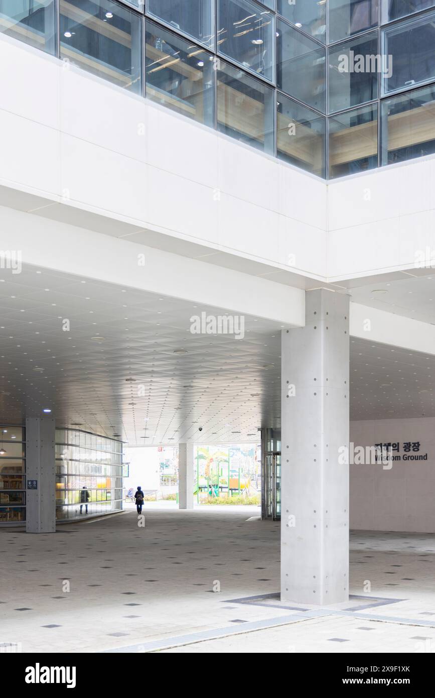 Busan Library, Daekpo, Busan, South Korea Stock Photo - Alamy