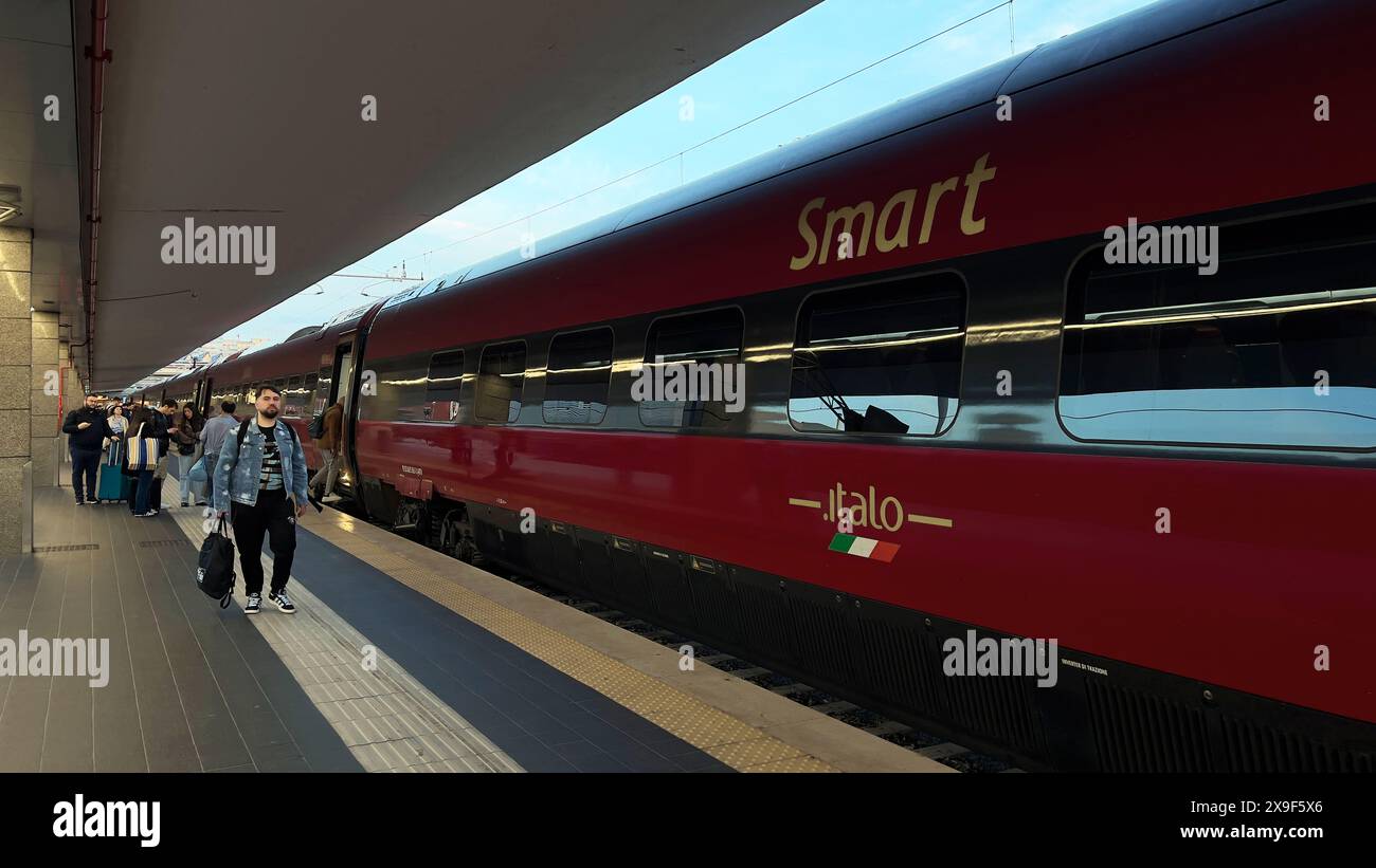 Platform at station with passengers boarding high-speed train Stock ...