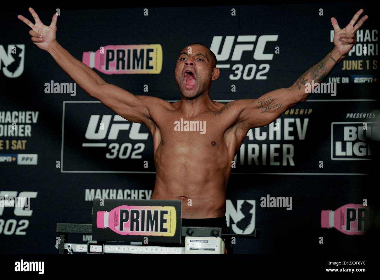 NEWARK, NJ - MAY 31: Cesar Almeida poses on the scale during the UFC ...