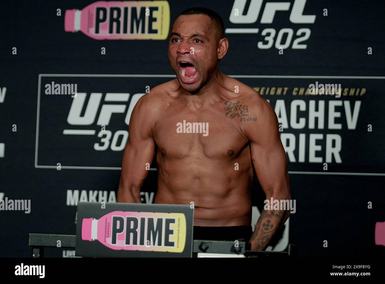 NEWARK, NJ - MAY 31: Cesar Almeida poses on the scale during the UFC ...