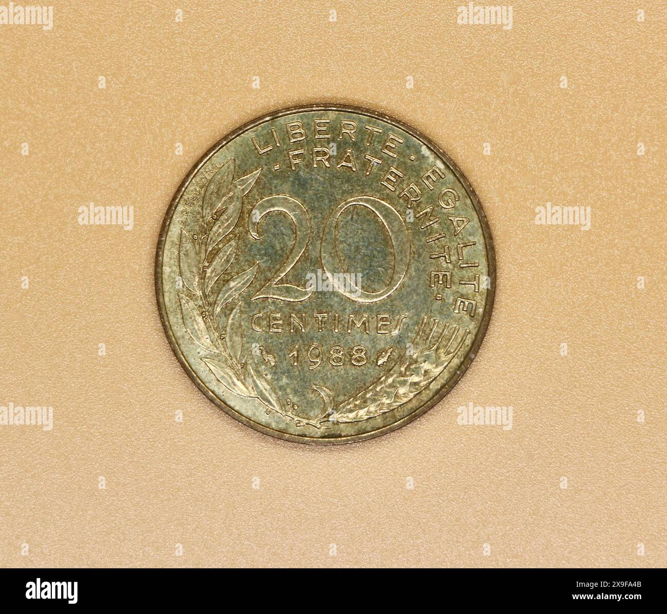Photo close up of the reverse of a 1988 French 20 centimes gold ...