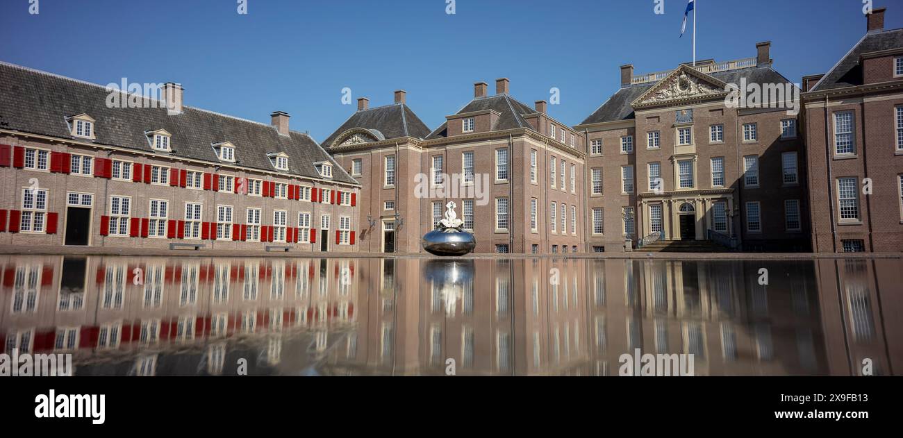 Exterior facade of Paleis Het Loo history Dutch royal family museum ...