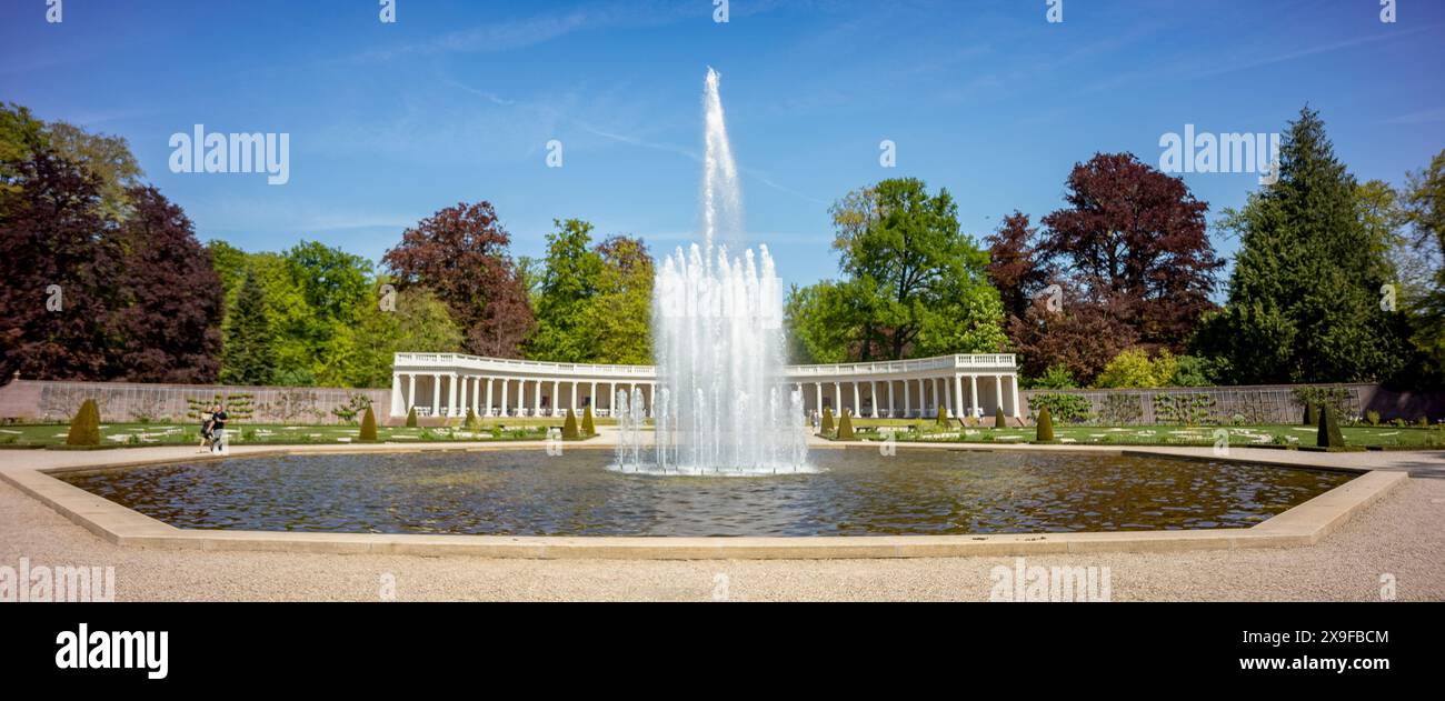Panorama gardens Paleis Het Loo Dutch royal family museum. Tourist ...