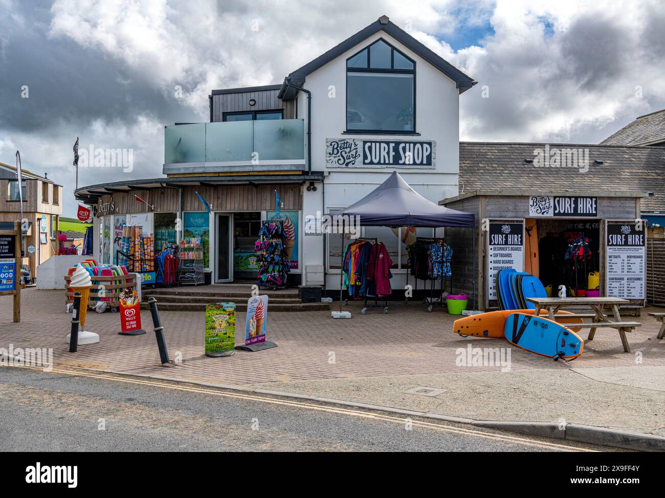 Betty's Surf Shop in Mawgan Porth, Cornwall Stock Photo - Alamy