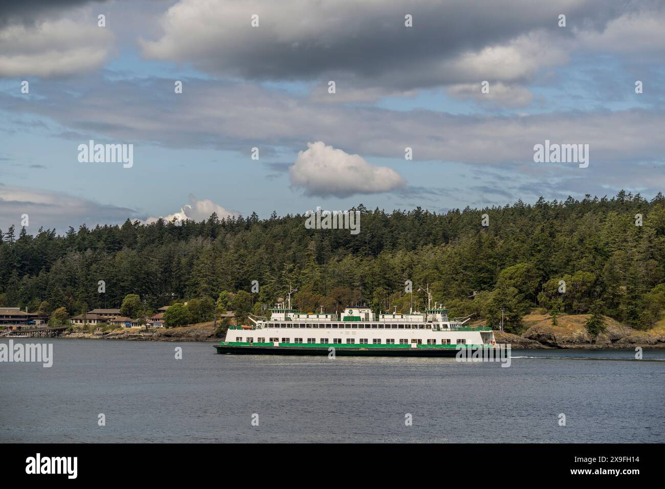 A Washington State Ferry sailing to Friday Harbor, San Juan Island ...