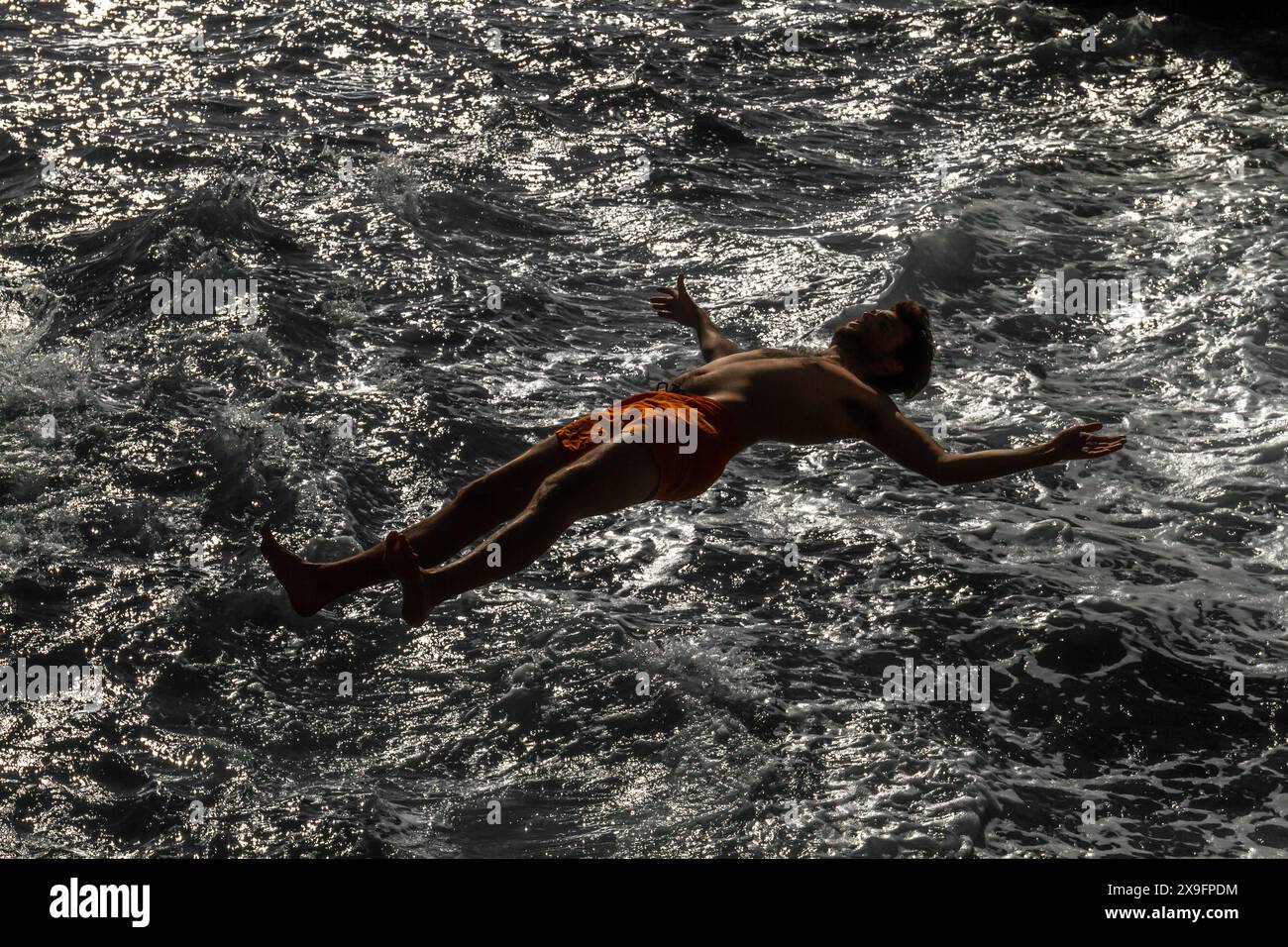 People experiencing joy hi-res stock photography and images - Alamy