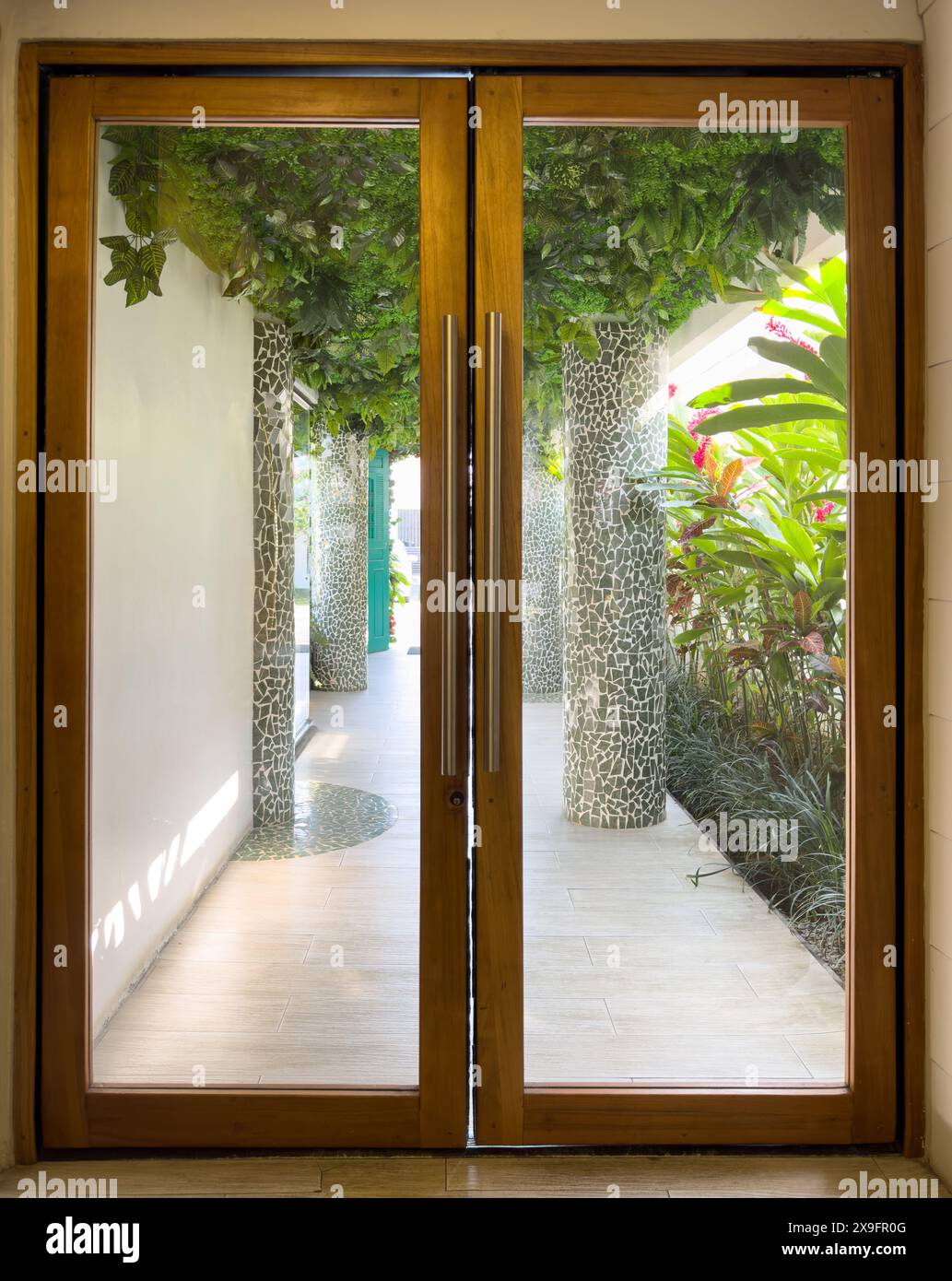 Wood and glass front door hi res stock photography and images Alamy