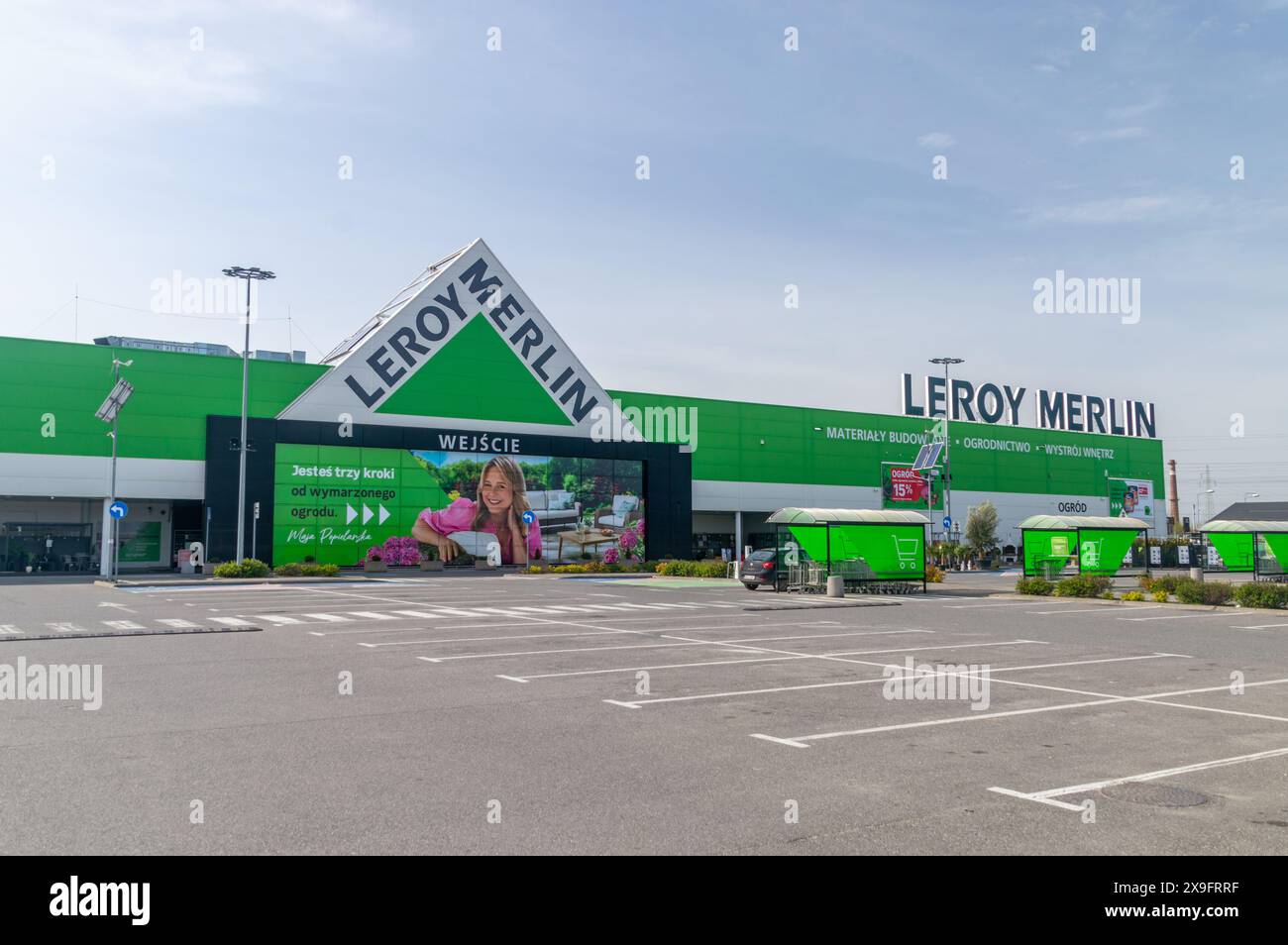 Leroy merlin logo sign hi-res stock photography and images - Alamy