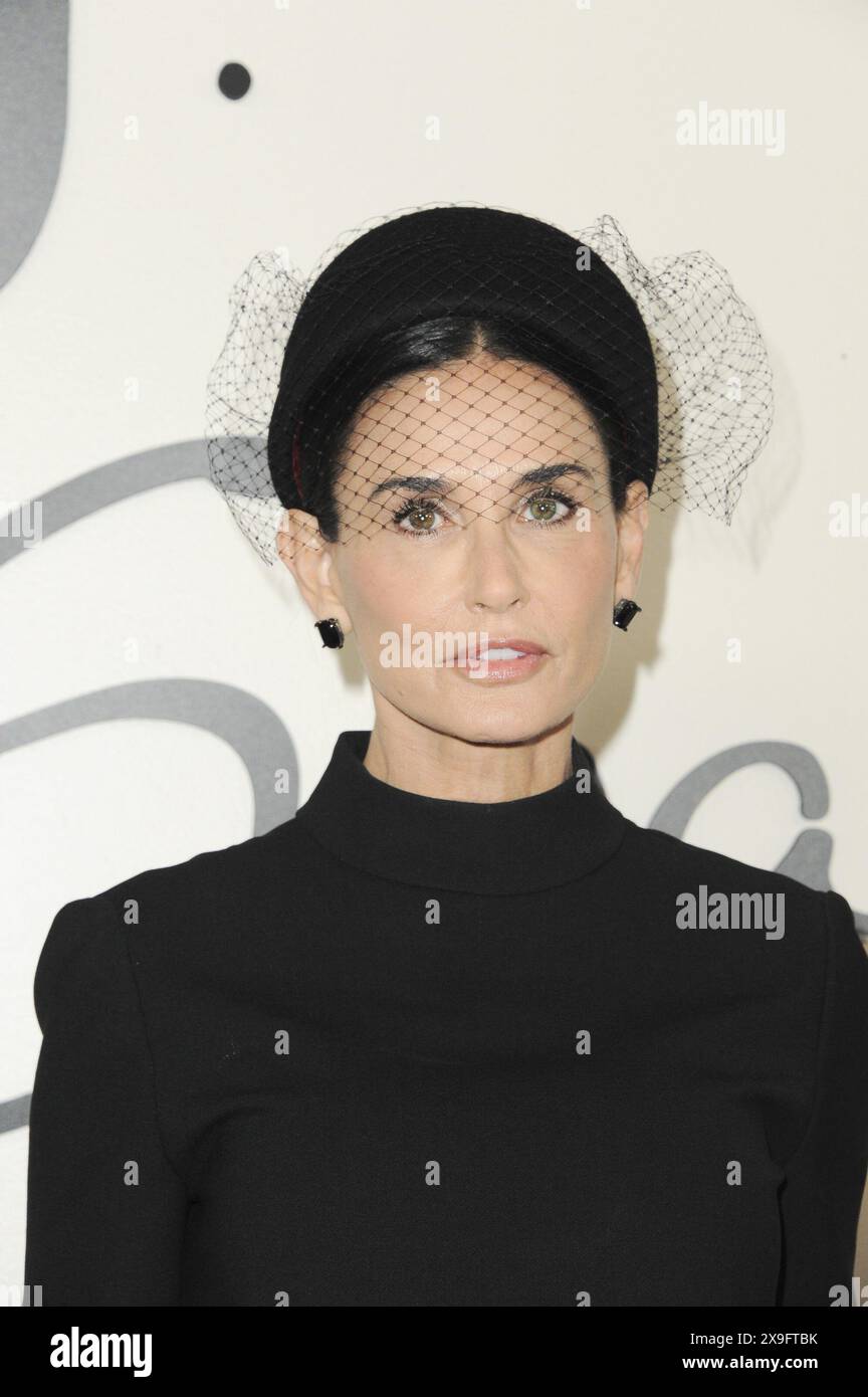 Demi Moore Photo Call for FX S FEUD: CAPOTE VS. THE SWANS Red Carpet ...
