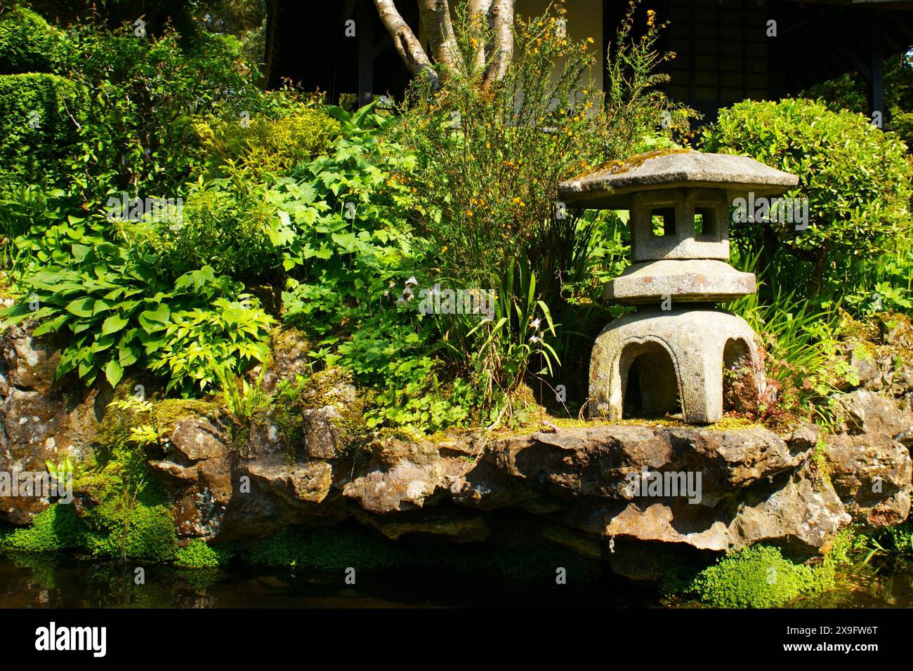 Old japanese garden stone lantern hi-res stock photography and images ...