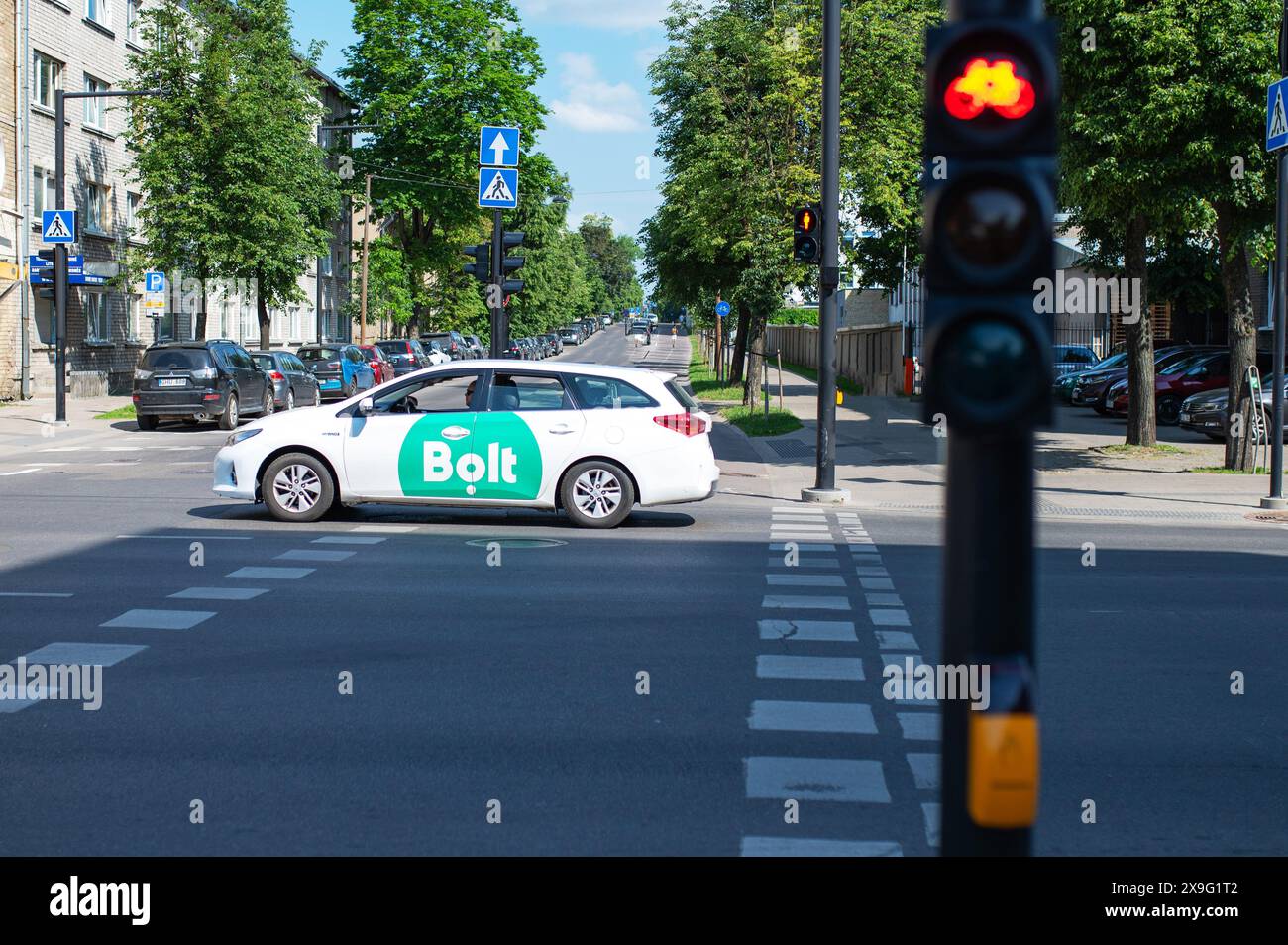 Bolt online internet taxi transportation service side markings on ...