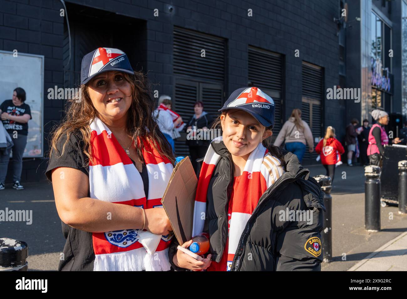 2025 euro women hi-res stock photography and images - Alamy