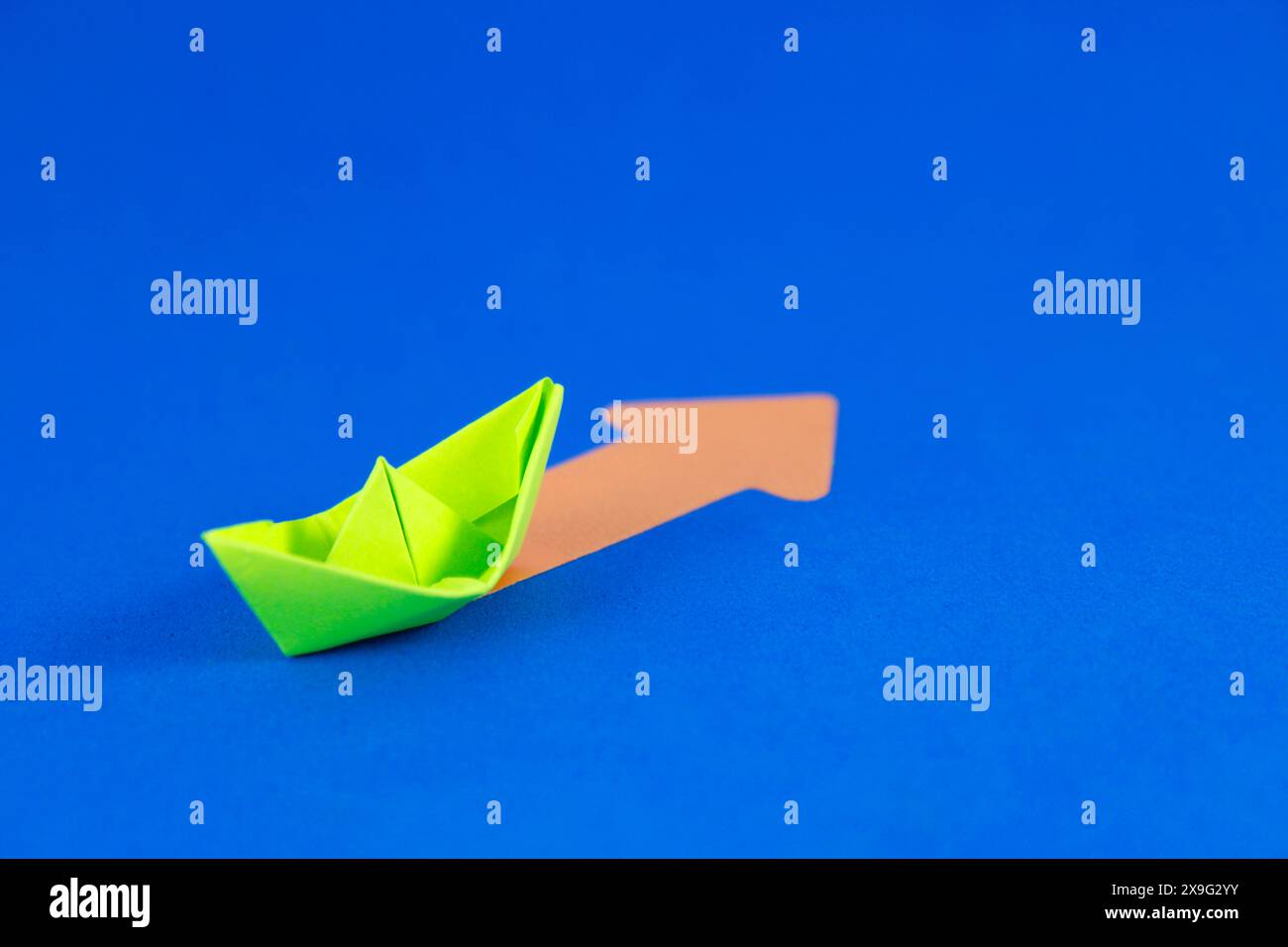 Boat following a route marked by an arrow Stock Photo - Alamy