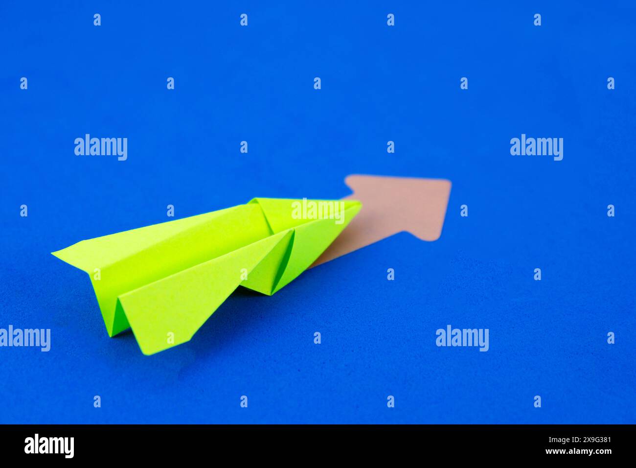 Airplane following a route marked by an arrow Stock Photo - Alamy