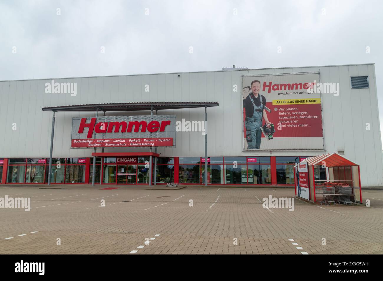 Hammer store hi-res stock photography and images - Alamy