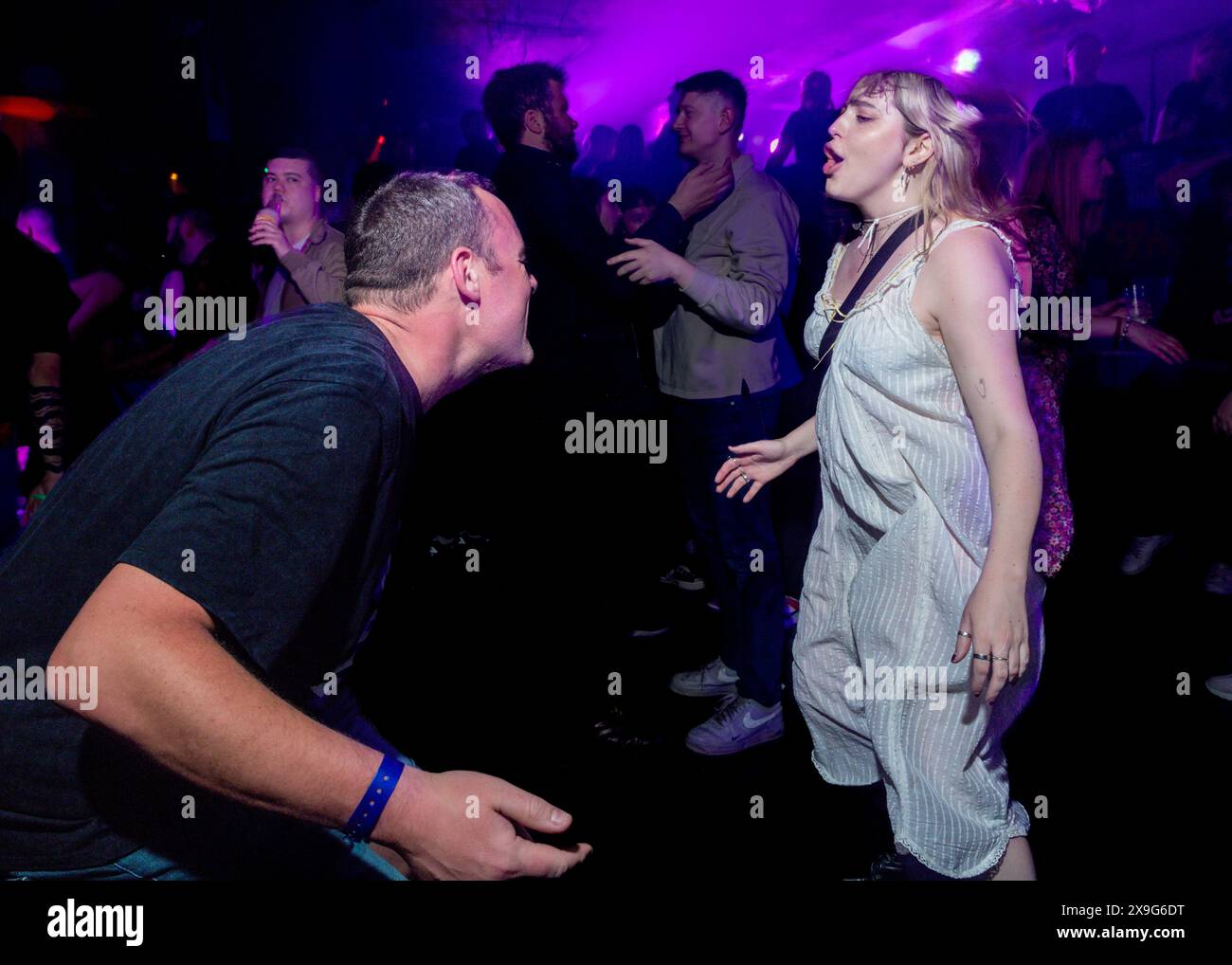 Woman in a nightclub hi-res stock photography and images - Alamy