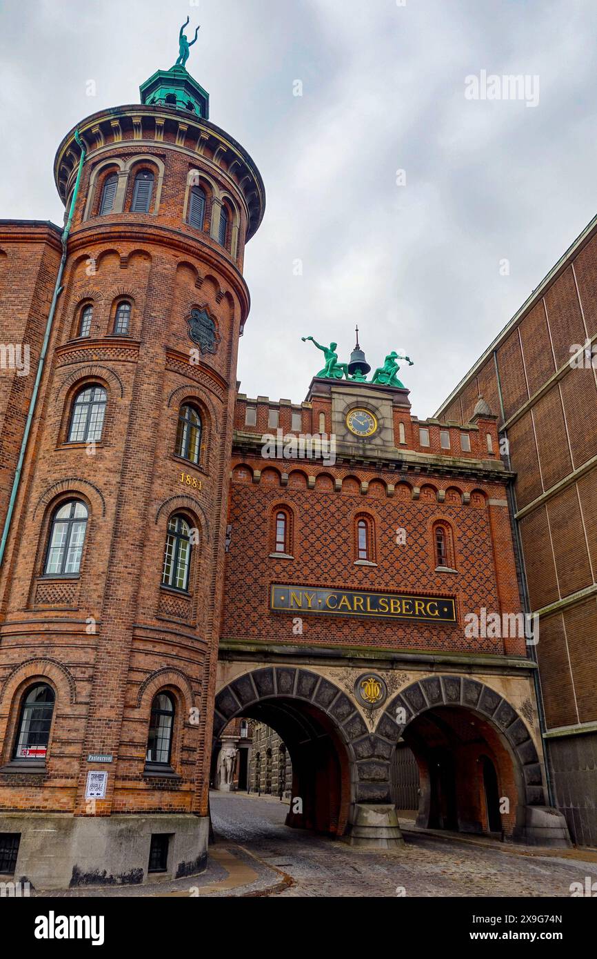 COPENHAGEN, DENMARK - OCTOBER 29, 2014: Red brick Carlsberg gate and ...