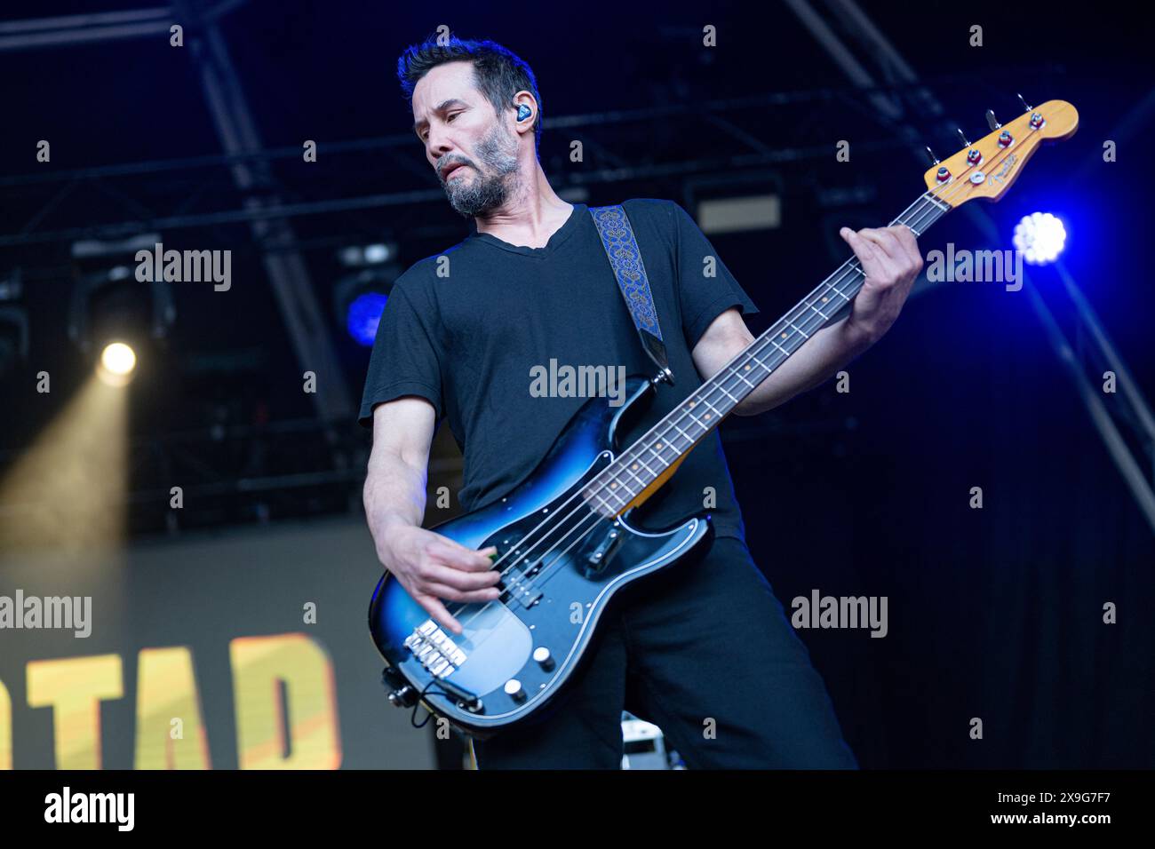 The actor and bassist of the American grunge and rock band 'Dogstar ...