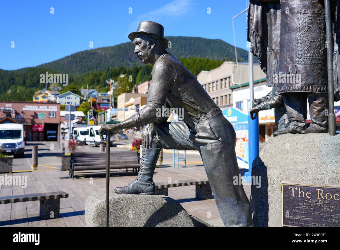 "The Rock" bronze sculpture representing the pioneers who settled in ...