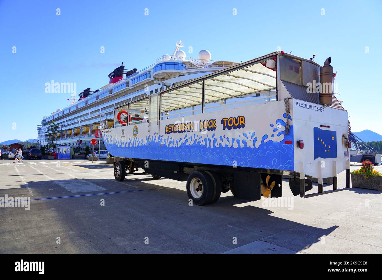Amphibious car hi-res stock photography and images - Alamy