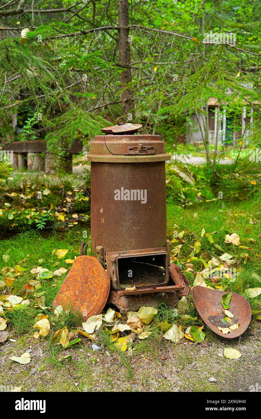Rusty abandoned stove in Liarsville, a former boomtown created in the ...