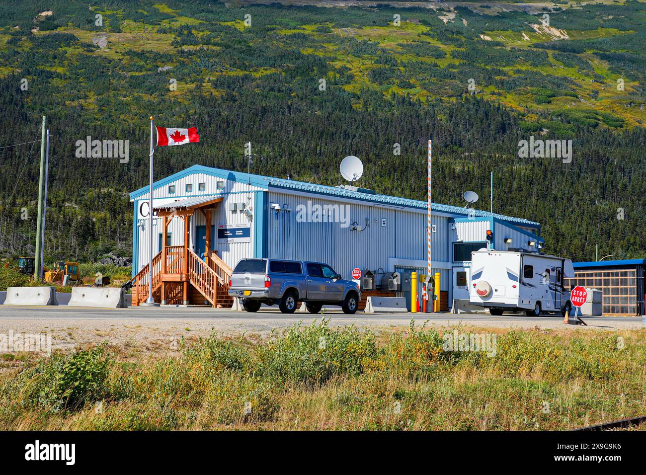 Toll plaza of the US-Canada border along the Yukon Highway in Fraser ...