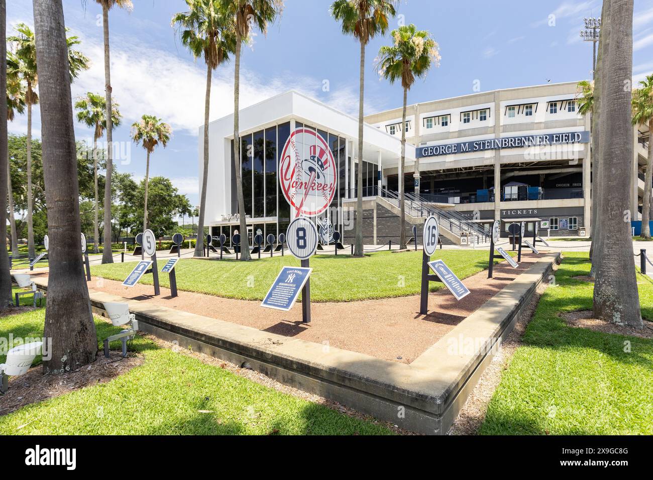 New york yankees logo hi-res stock photography and images - Alamy