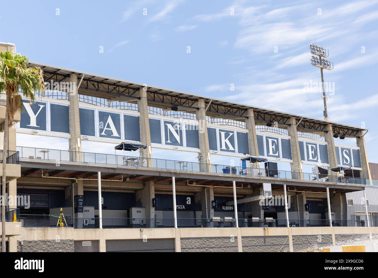 New york yankees logo hi-res stock photography and images - Alamy