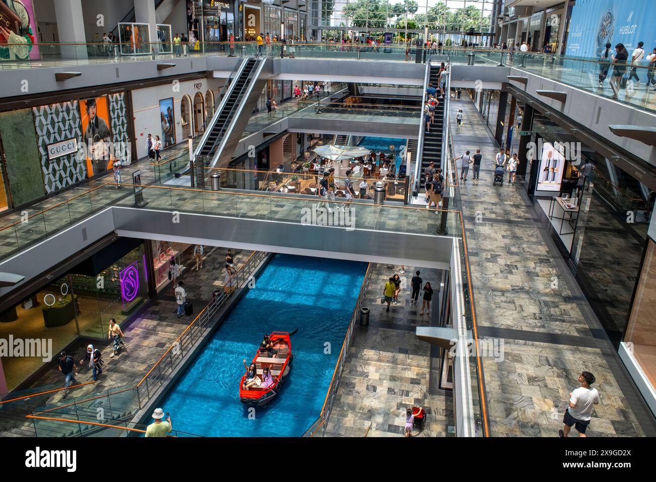 The Shoppes at Marina Bay Sands, Shopping Mall in the Marina Bay Sands ...