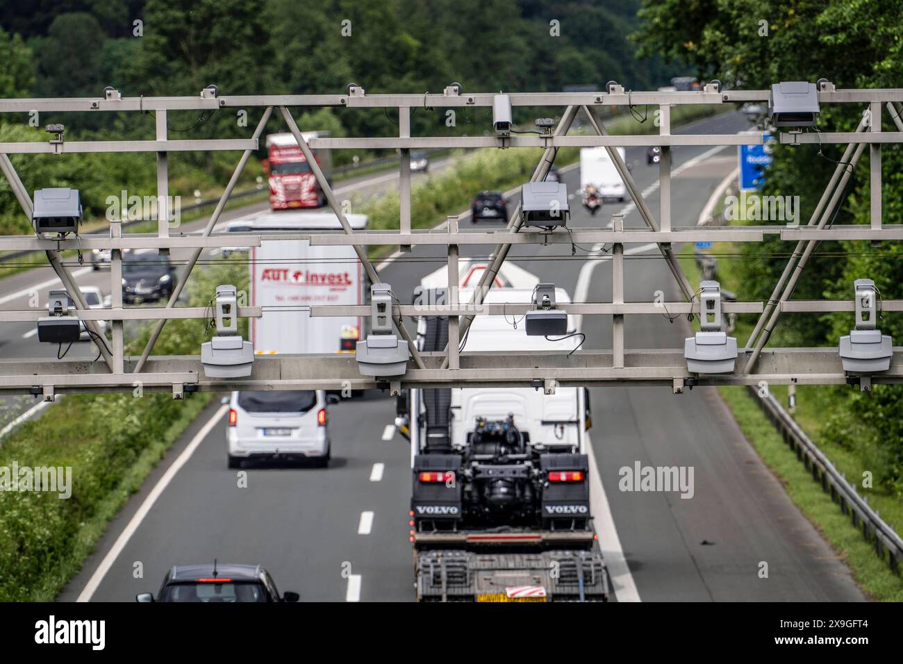 Sensoren einer Mautbrücke, zur Erfassung der Autobahnmaut, auf der ...