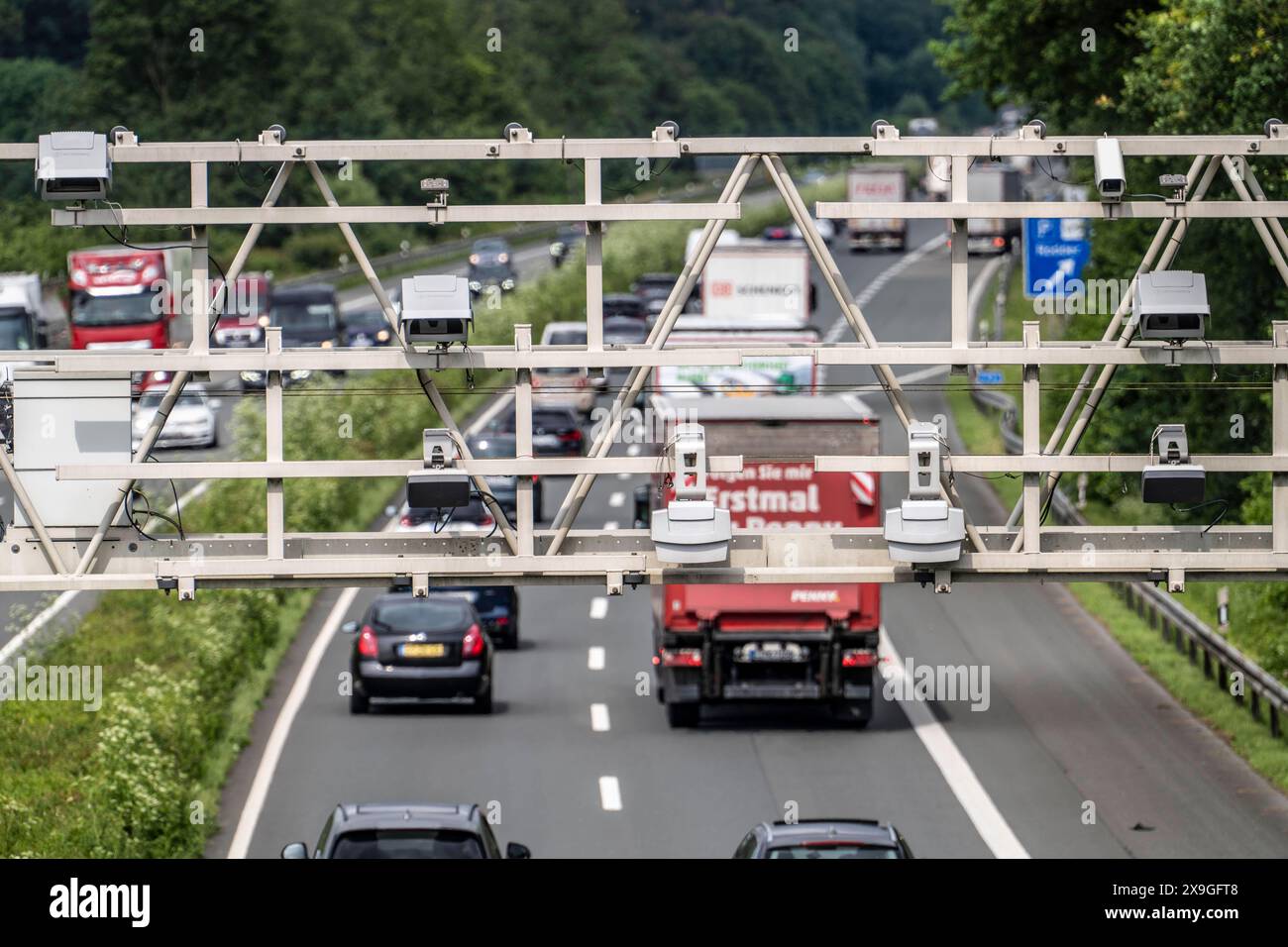 Sensoren einer Mautbrücke, zur Erfassung der Autobahnmaut, auf der ...