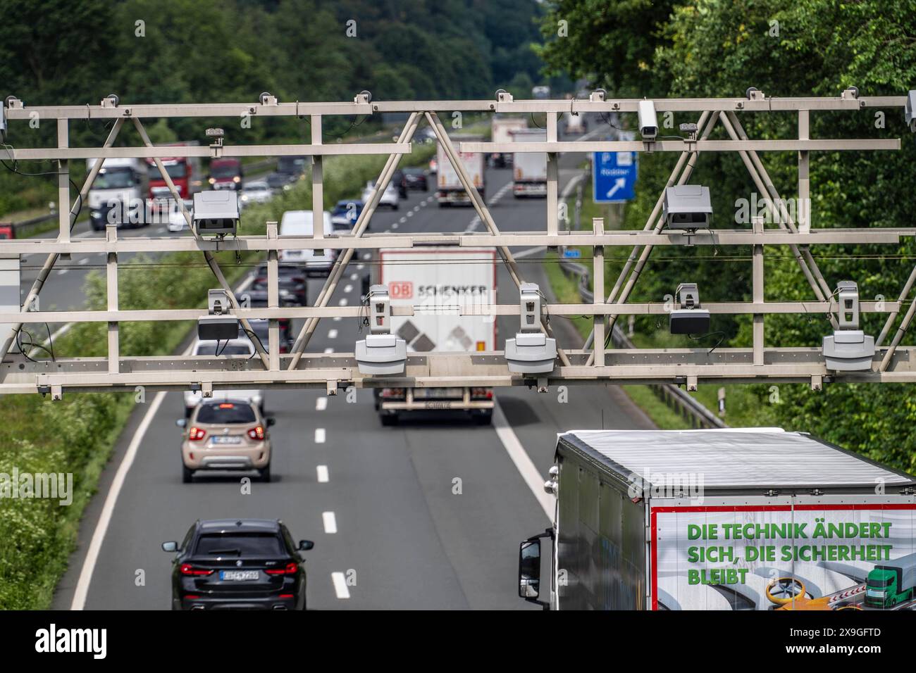 Sensoren einer Mautbrücke, zur Erfassung der Autobahnmaut, auf der ...