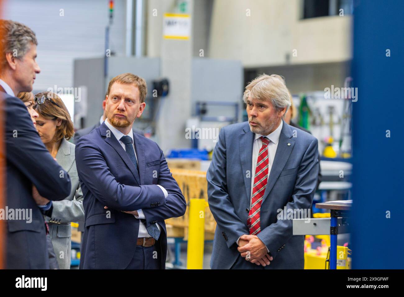 Trumpf-Werk in Neukirch/Lausitz Ministerpräsident Michael Kretschmer ...