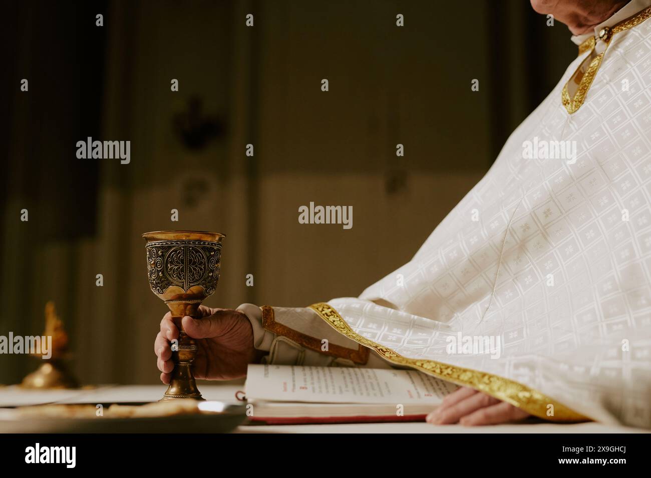 Table of eucharist catholic priest hi-res stock photography and images ...