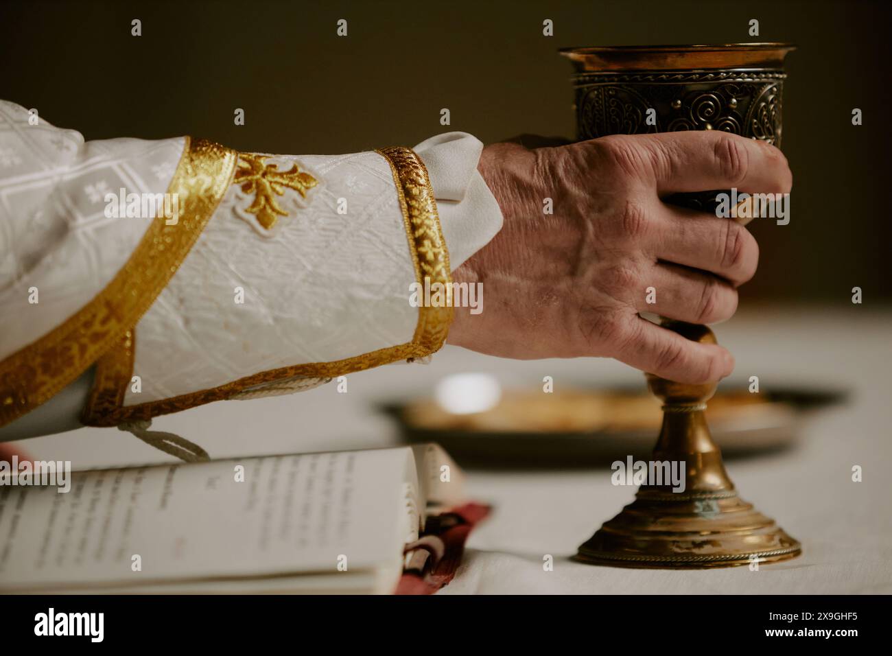 Table of eucharist catholic priest hi-res stock photography and images ...