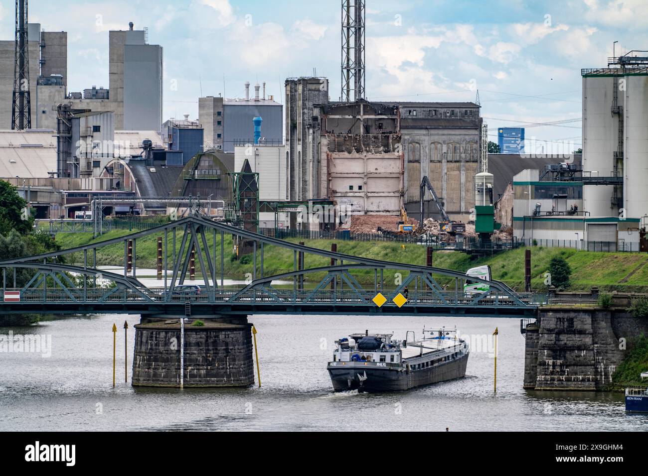 The Rhine port Krefeld, inland port, 4th largest public port in NRW ...