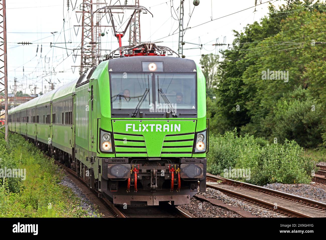Privates Bahnunternehmen im Fernverkehr Ein Zug des Unternehmens ...