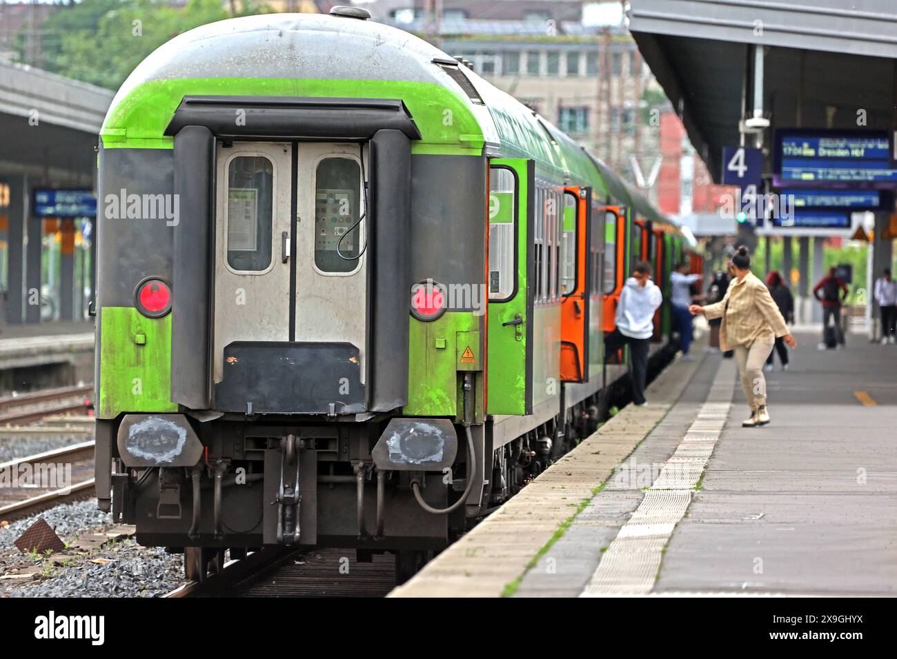 Privates Bahnunternehmen im Fernverkehr Ein Zug des Unternehmens ...