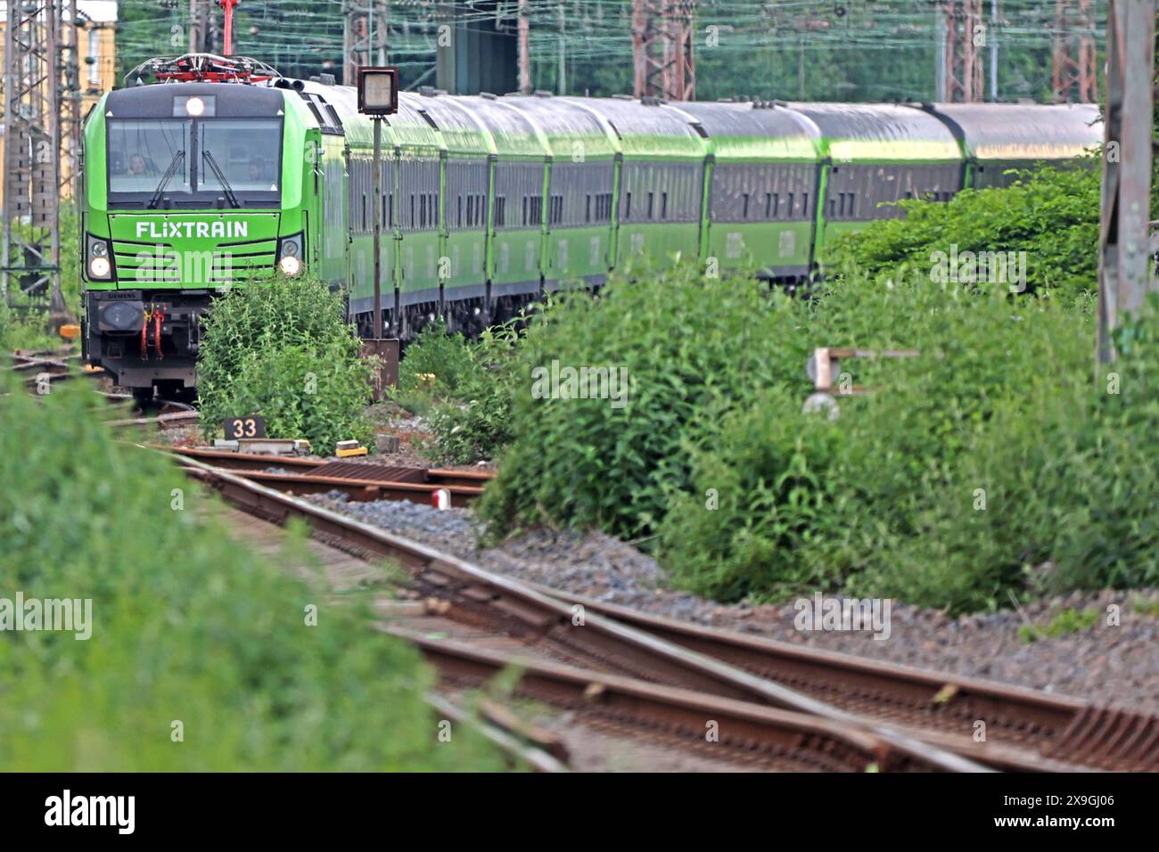 Privates Bahnunternehmen im Fernverkehr Ein Zug des Unternehmens ...