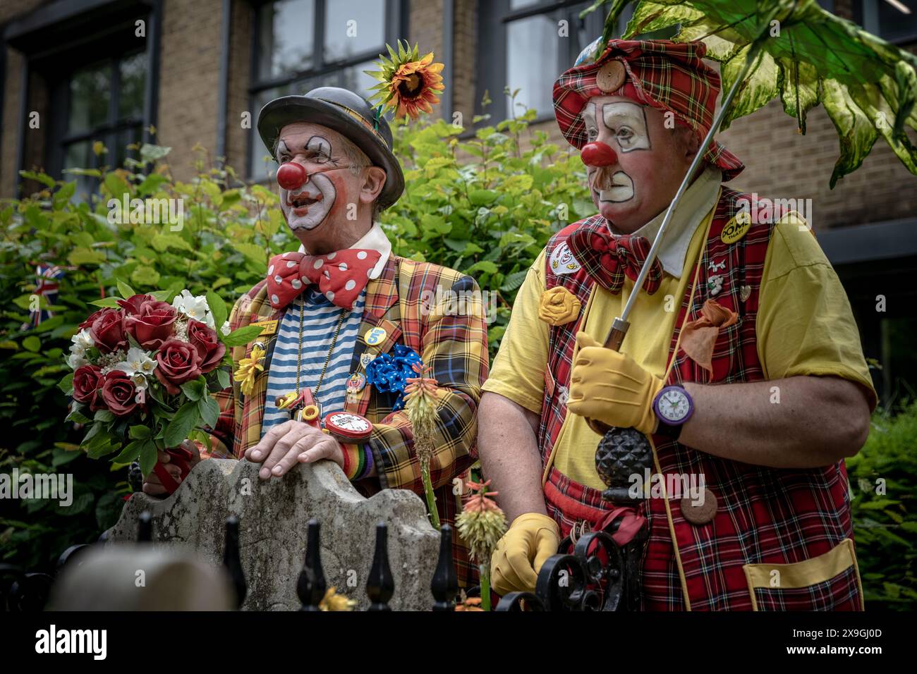 London, UK. 31st May 2024. Clown Mattie Faint prepares to lay flowers ...
