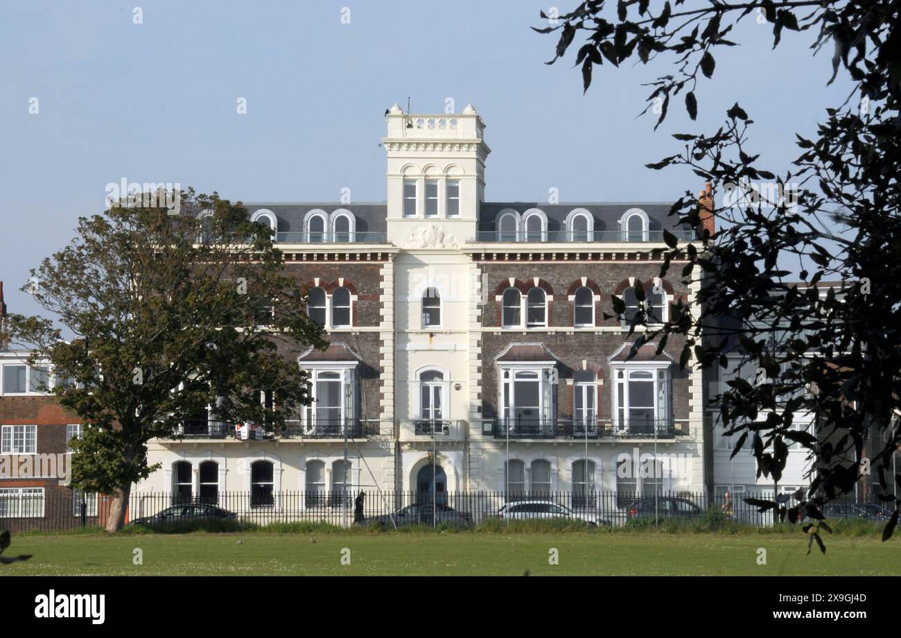 ENGLISH COASTAL PATH, THE ROYAL ALBERT YACHT CLUB AND ROYAL NAVY CLUB ...