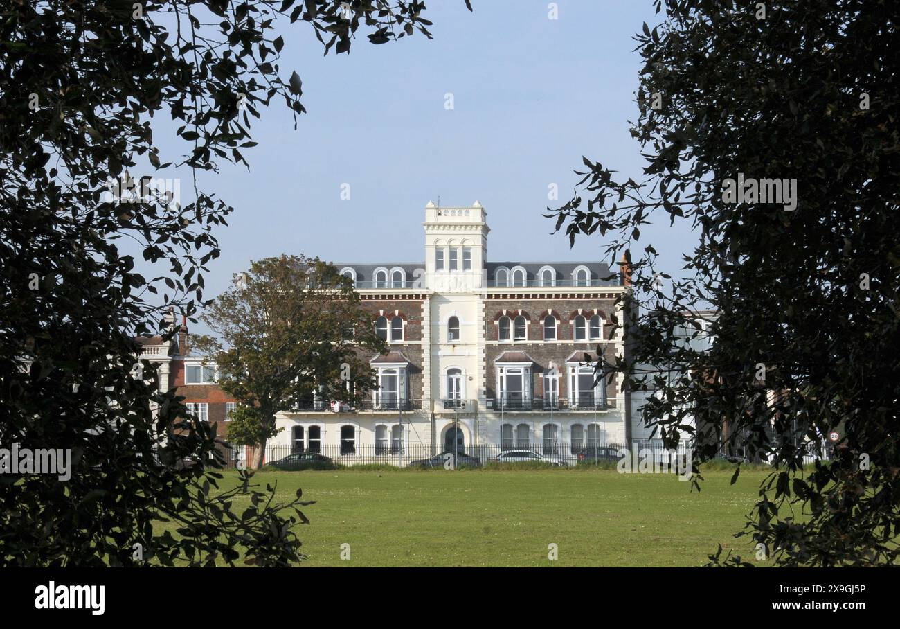 ENGLISH COASTAL PATH, THE ROYAL ALBERT YACHT CLUB AND ROYAL NAVY CLUB ...